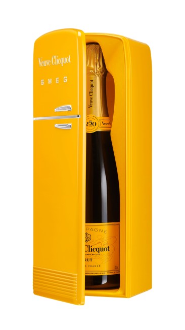 Veuve Clicquot - Yellow Label Refrigerator SMEG Pack NV (750ml ...